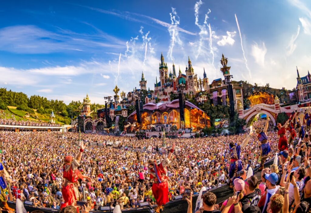 The 17th edition of Tomorrowland festival "Adscendo", kicked off with a bang! | Rave Jungle